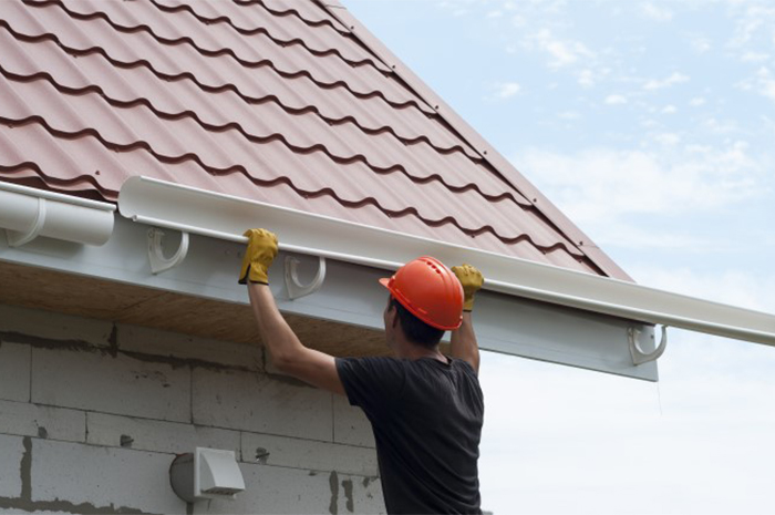 Ini Cara Memasang Talang Metal yang Benar Agar Air Hujan Tidak Merusak ...